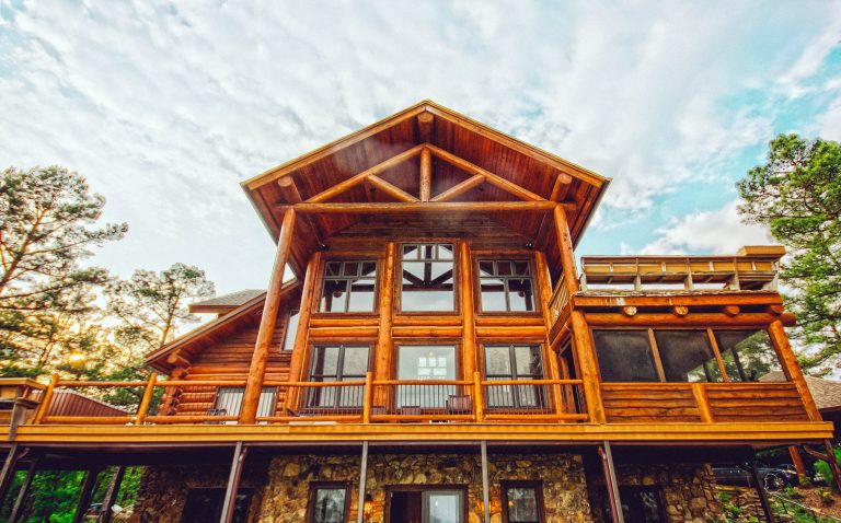 5 Reasons to Choose Cedar Siding For Your Outdoor Space
